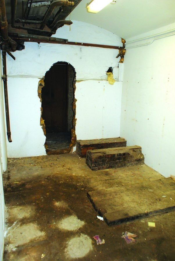 Grotty basement room in Kensington sells for £175,000