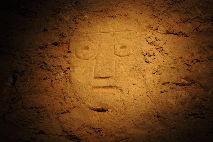 1,200-year-old Anglo-Saxon carving of face uncovered by workmen in ...