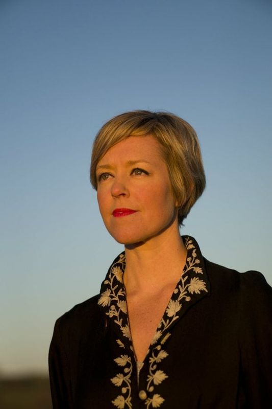 TLE Meets - Emily Barker