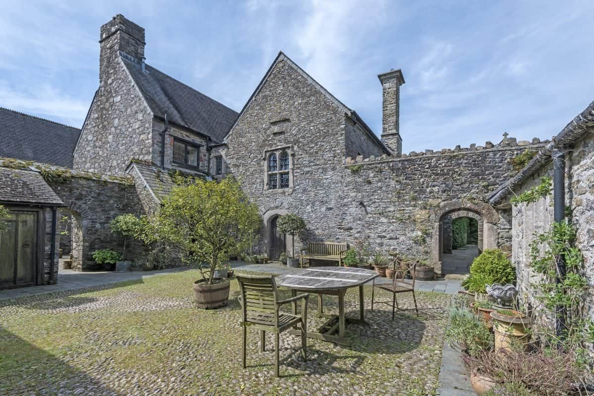 That's a lot of potatoes! Sir Walter Raleigh's family home is on market ...