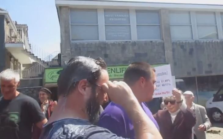 'Rape threat' MEP candidate Carl Benjamin and his UKIP tour bus pelted ...