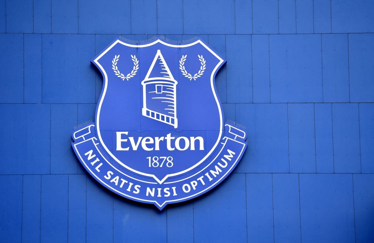 Youngster signs first professional contract with Everton Einar Iversen