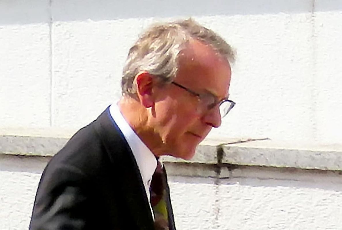 Disgraced school governor who took pics of children & contacted 12-year ...