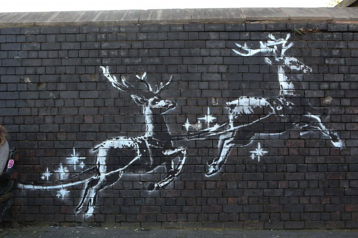 Mural of homeless man in reindeer sleigh is unveiled by Banksy to ...