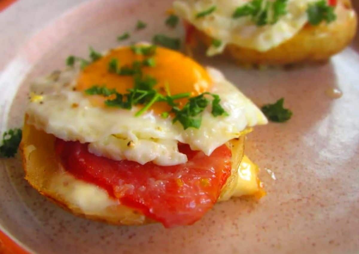 How To Make: A simply irresistible Breakfast Spud topped with an egg