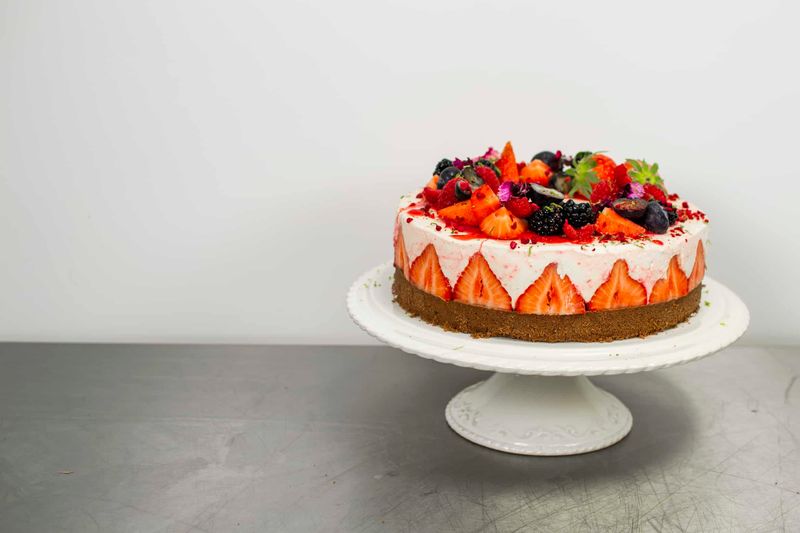 No-bake strawberry cheesecake recipe, from Pleesecakes