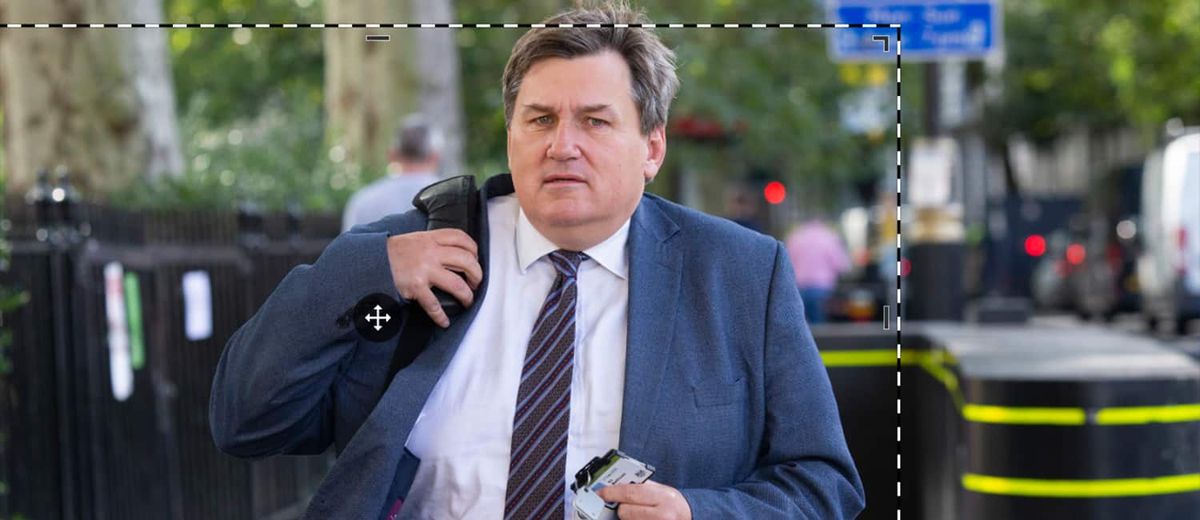 Labour MP responds to Tory loudly protesting from the front bench