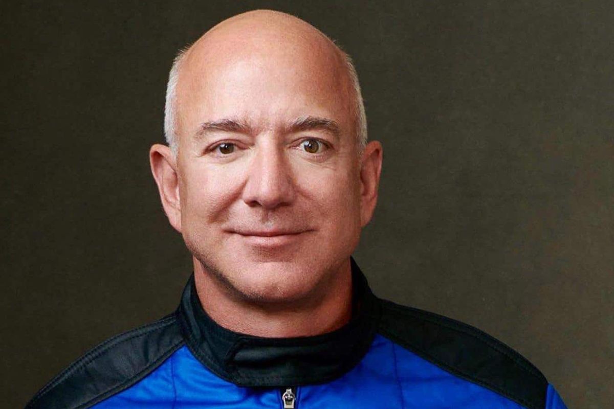 Jeff Bezos rocket fails during lift-off and veers off course Jeff Bezos rocket fails during lift-off and veers off course