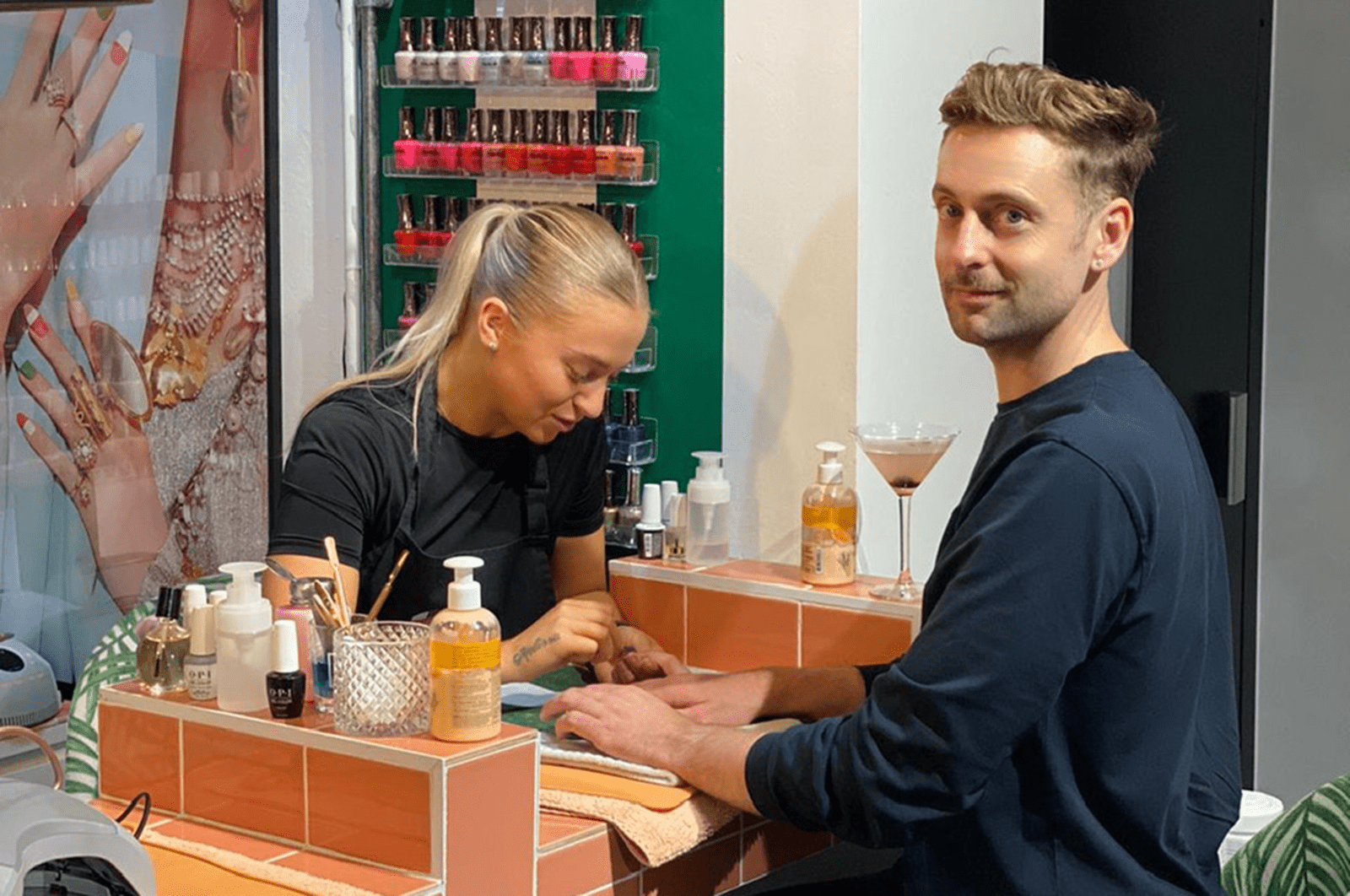 Nailed IT! Attention, the modern man is painting his nails