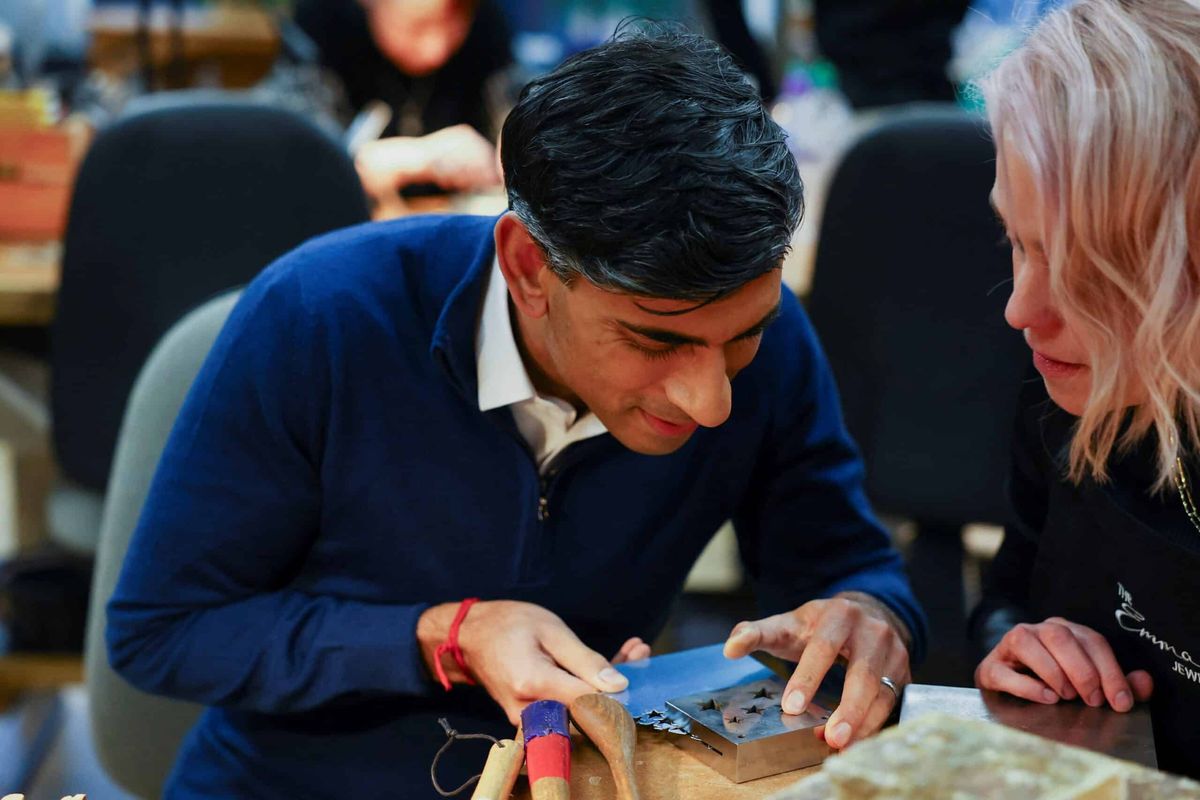 Rishi Sunak attempting to use a hammer becomes a viral meme