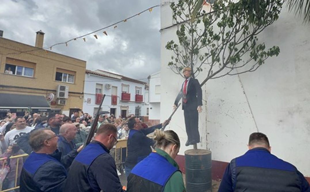 Donald Trump effigy hanged, shot, and set on fire at Spanish festival