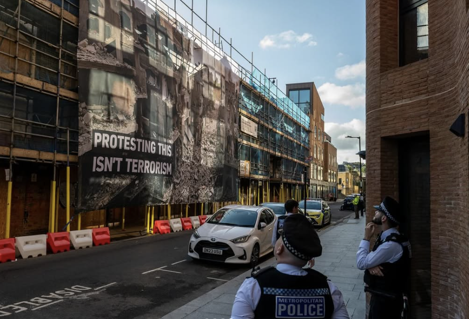 Led By Donkeys carry out powerful Gaza protest outside Labour HQ