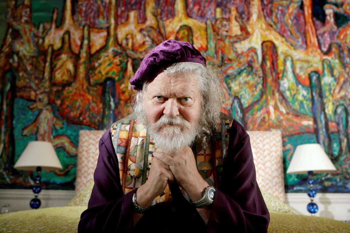 Lord Bath, eccentric owner of Longleat Safari Park, has died of coronavirus