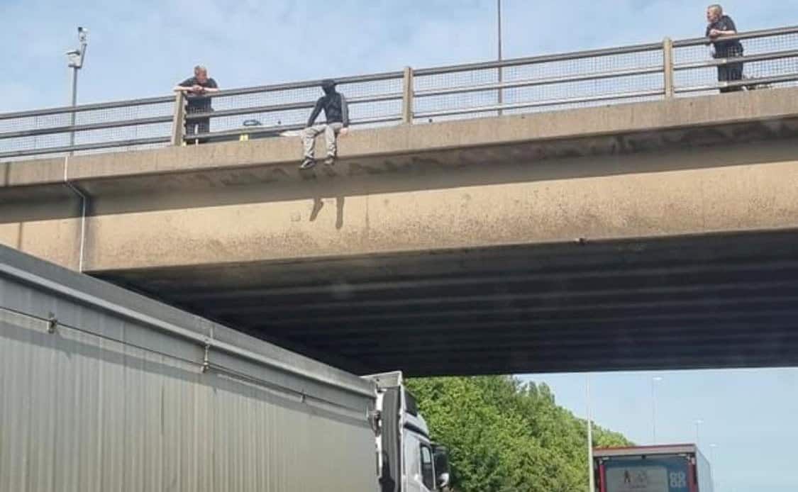 Moment a hero trucker parked his lorry underneath bridge to try and ...