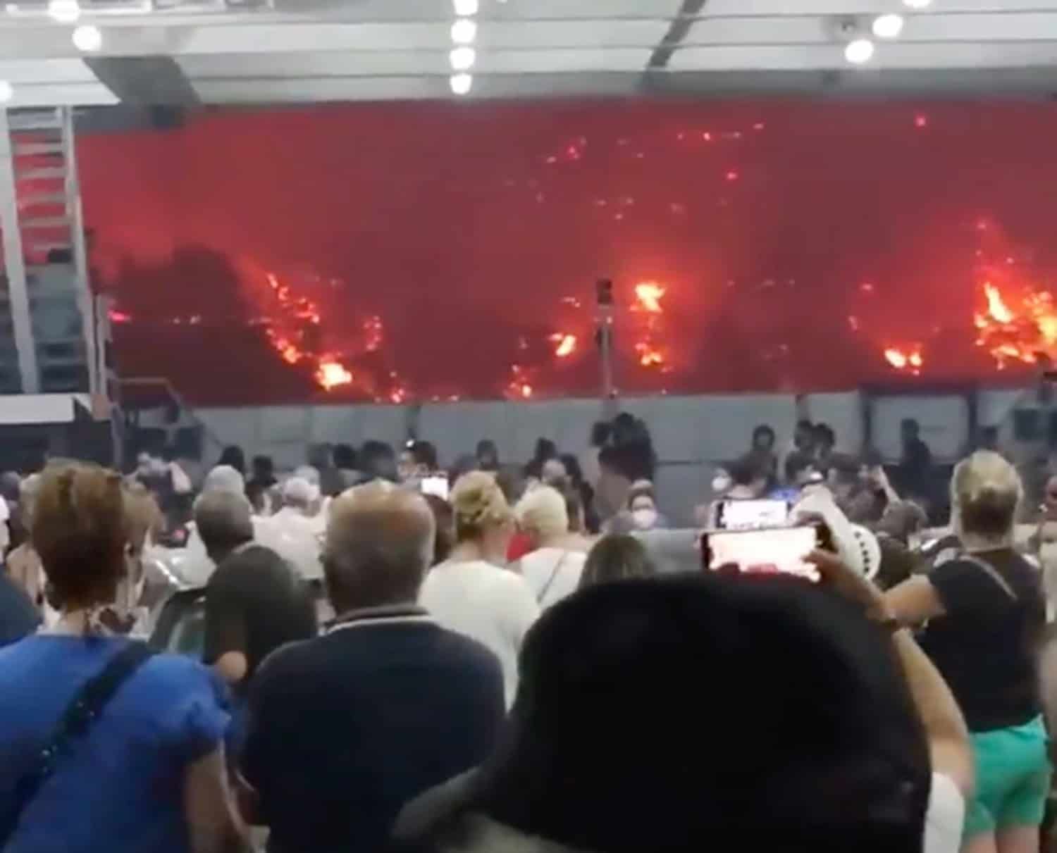 'This is not a science fiction movie': Footage from Greek evacuation ...