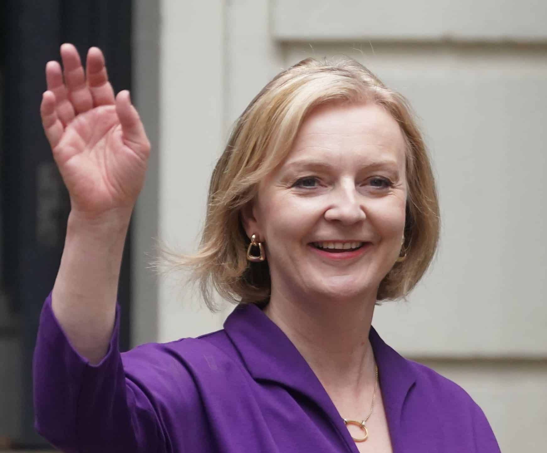 Sculpture of Liz Truss has people in hysterics
