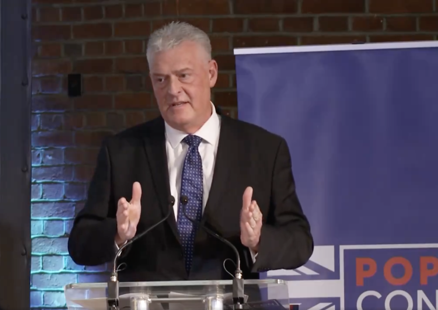 Lee Anderson has 'concrete-growing' moment at PopCon